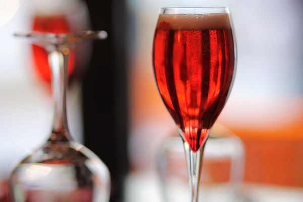 Comment choisir le vin blanc parfait pour un kir cassis